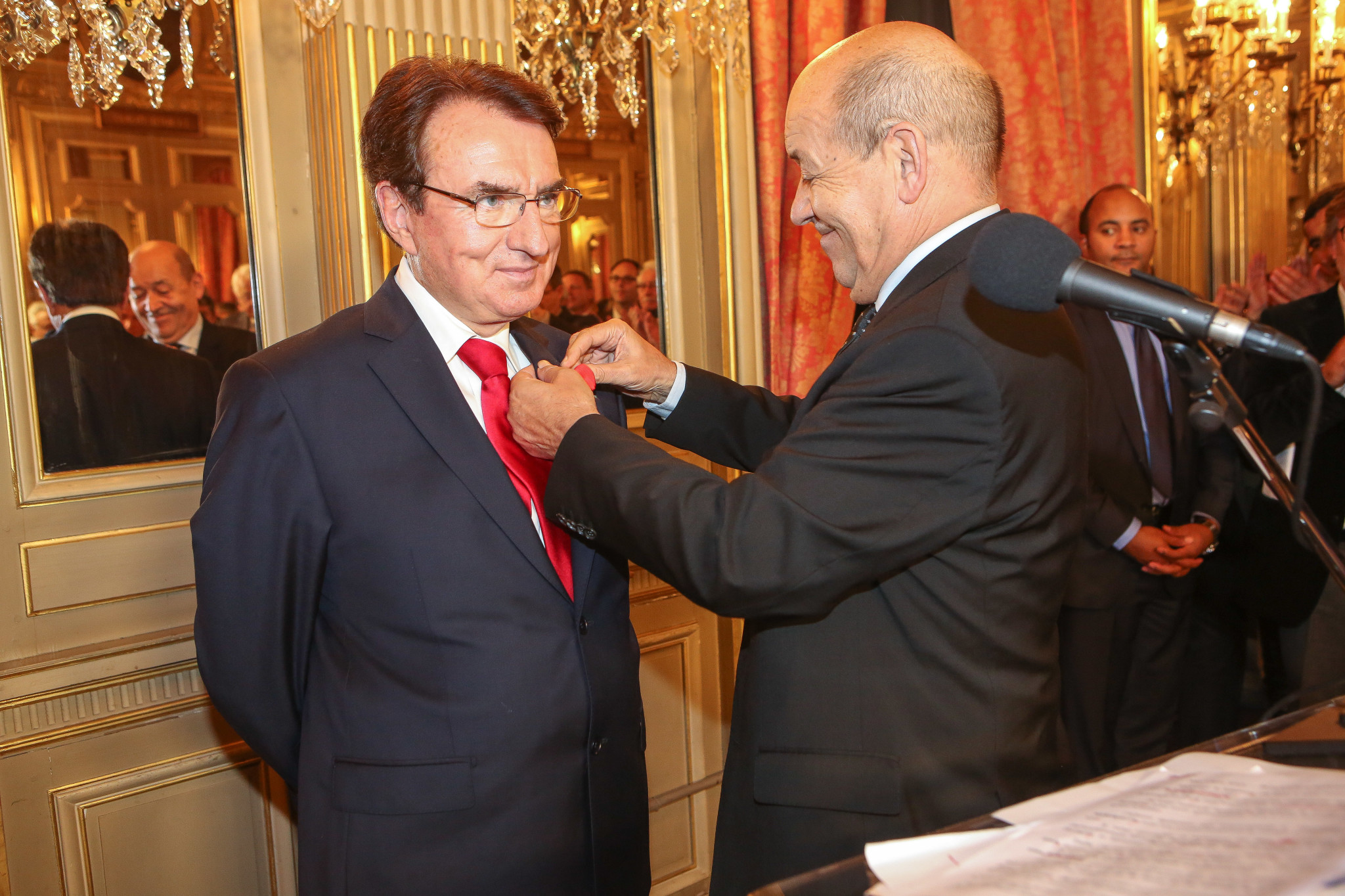 Louis Le Duff reçoit la Légion d'Honneur - Groupe LE DUFF